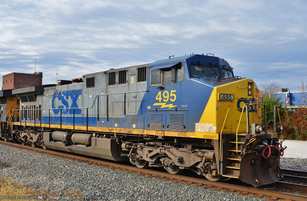 CSX 495 looks great under that layer of dust.